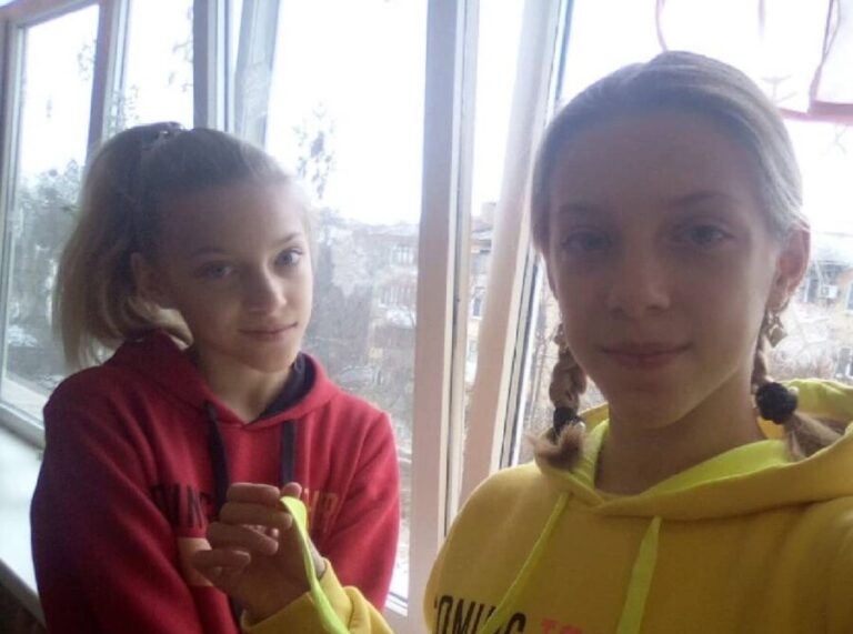 Who are Yulia and Anna Aksenchenko and how they died