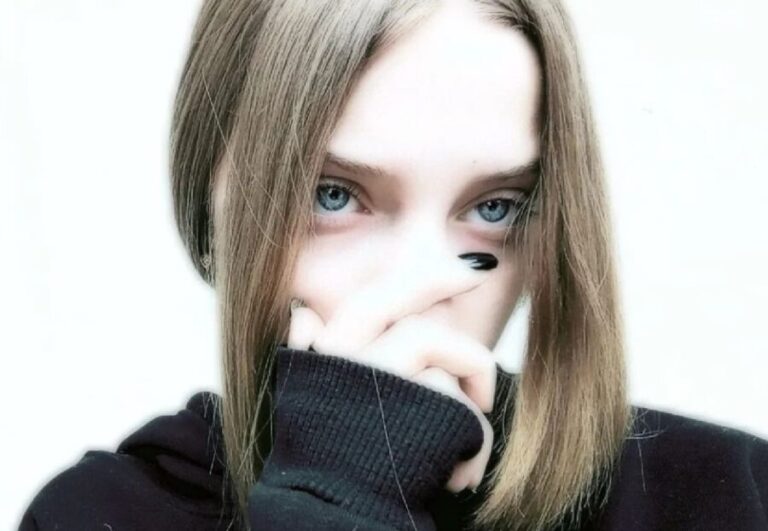 Who are Yulia and Anna Aksenchenko and how they died